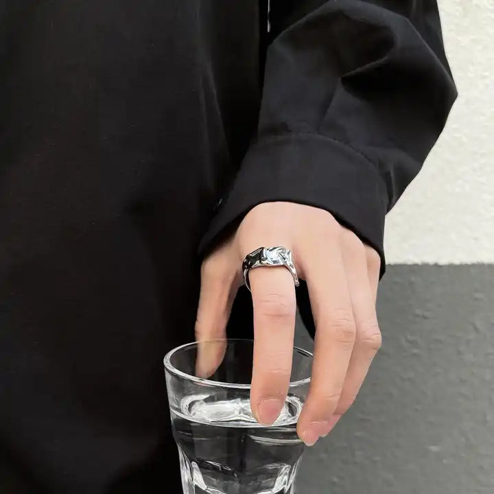 Open media 4 in modal